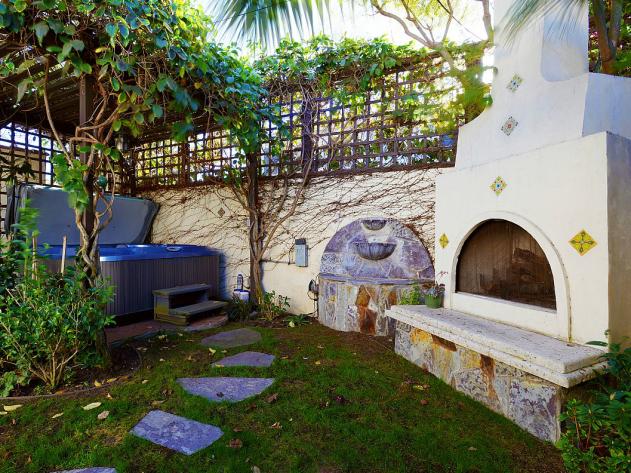 Kesha's Beach House Bliss | Lisa Johnson Mandell's At Home in Hollywood