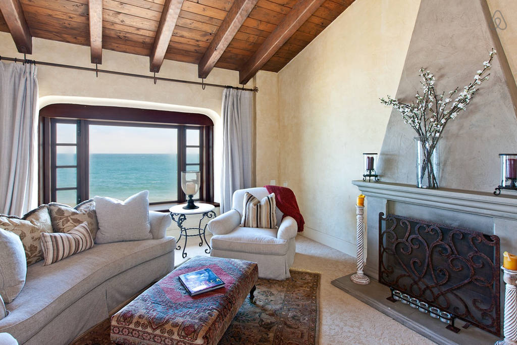 Mariah Carey Rents Malibu beach house on AirBnB