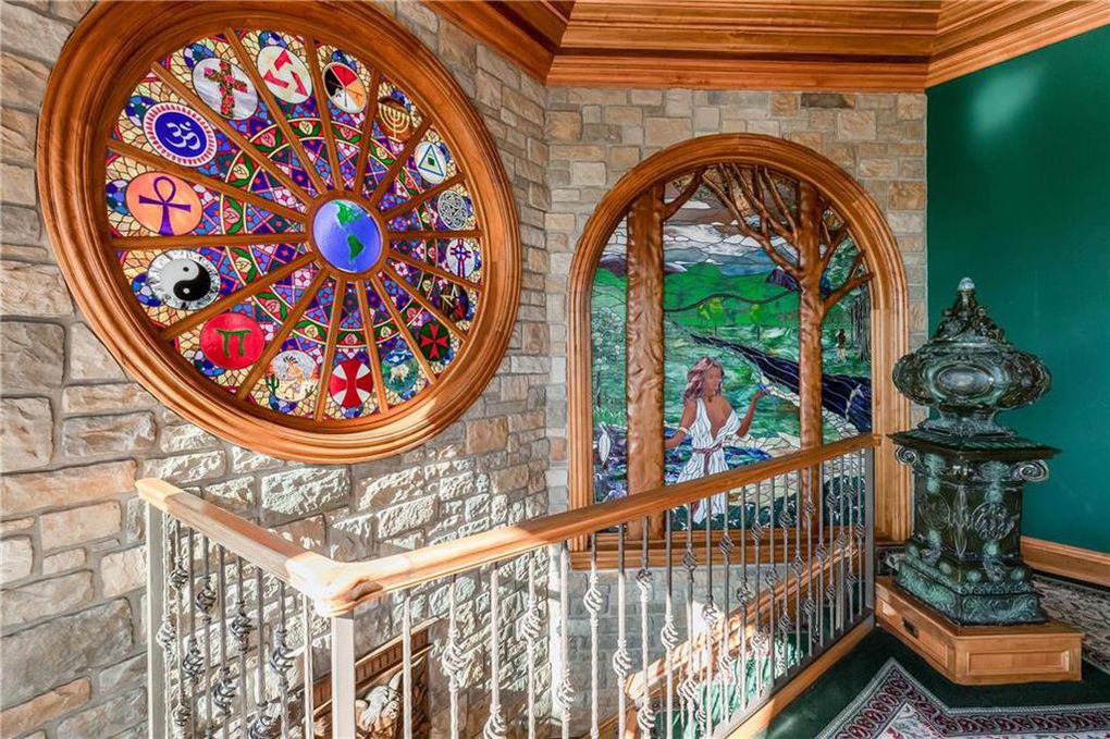 Check Out This Outrageous Scuba Mansion — And It's Unusual Location