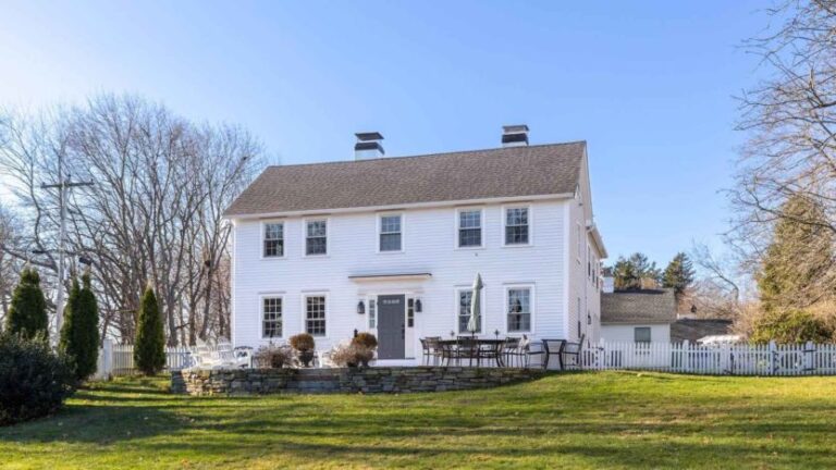 We Salute These 5 US Homes Built in 1776 — They're available